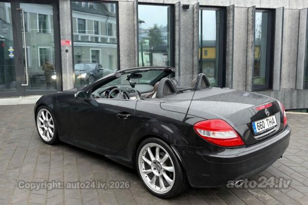Black Mercedes-Benz SLK-Class 2006 in Rapla, with an engine capacity of 3.00 L and mileage of 140 thousand km for 9499 €, photo 3 on AUTOMOTO.COM.LV