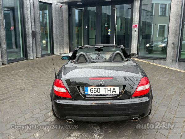 Black Mercedes-Benz SLK-Class 2006 in Rapla, with an engine capacity of 3.00 L and mileage of 140 thousand km for 9499 €, photo 9 on AUTOMOTO.COM.LV