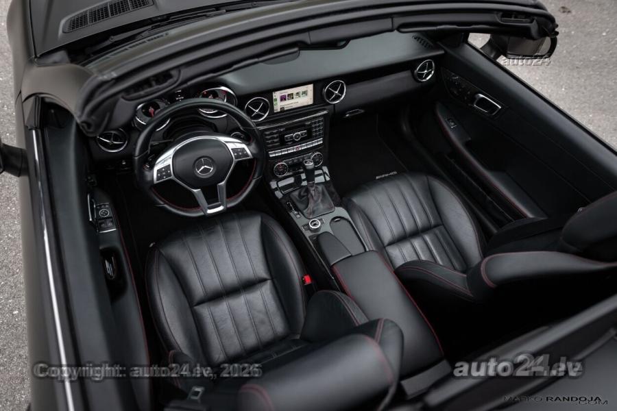 Melns Mercedes-Benz SLK-Class 2011 Tallina, ar dzinēja tilpumu 3.50 L un nobraukumu 275 tūkst. km par 12990 €, foto 10 vietnē AUTOMOTO.COM.LV