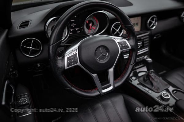 Black Mercedes-Benz SLK-Class 2011 in Tallinn, with an engine capacity of 3.50 L and mileage of 275 thousand km for 12990 €, photo 10 on AUTOMOTO.COM.LV