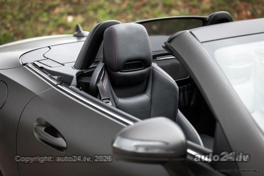 Melns Mercedes-Benz SLK-Class 2011 Tallina, ar dzinēja tilpumu 3.50 L un nobraukumu 275 tūkst. km par 12990 €, foto 12 vietnē AUTOMOTO.COM.LV