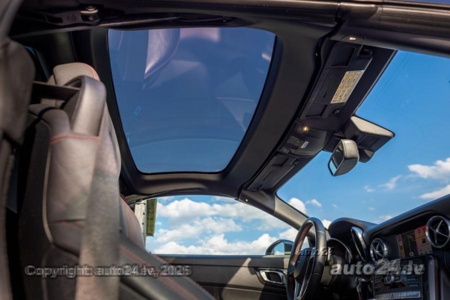 Melns Mercedes-Benz SLK-Class 2011 Tallina, ar dzinēja tilpumu 3.50 L un nobraukumu 275 tūkst. km par 12990 €, foto 14 vietnē AUTOMOTO.COM.LV
