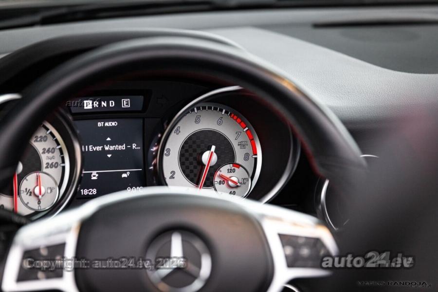 Melns Mercedes-Benz SLK-Class 2011 Tallina, ar dzinēja tilpumu 3.50 L un nobraukumu 275 tūkst. km par 12990 €, foto 16 vietnē AUTOMOTO.COM.LV