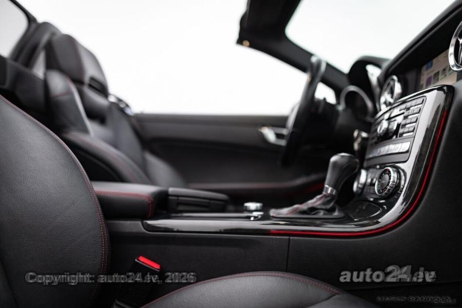 Melns Mercedes-Benz SLK-Class 2011 Tallina, ar dzinēja tilpumu 3.50 L un nobraukumu 275 tūkst. km par 12990 €, foto 17 vietnē AUTOMOTO.COM.LV