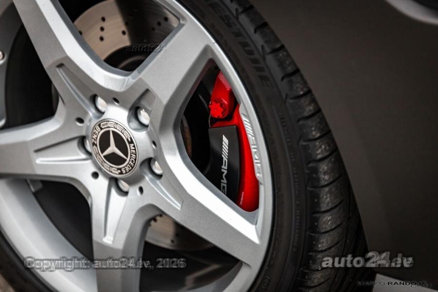 Melns Mercedes-Benz SLK-Class 2011 Tallina, ar dzinēja tilpumu 3.50 L un nobraukumu 275 tūkst. km par 12990 €, foto 20 vietnē AUTOMOTO.COM.LV