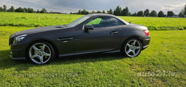 Black Mercedes-Benz SLK-Class 2011 in Tallinn, with an engine capacity of 3.50 L and mileage of 175 thousand km for 13000 €, photo 2 on AUTOMOTO.COM.LV
