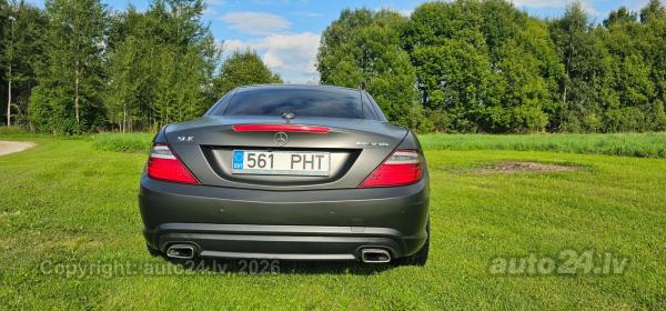 Black Mercedes-Benz SLK-Class 2011 in Tallinn, with an engine capacity of 3.50 L and mileage of 175 thousand km for 13000 €, photo 4 on AUTOMOTO.COM.LV