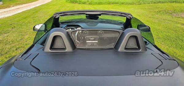 Black Mercedes-Benz SLK-Class 2011 in Tallinn, with an engine capacity of 3.50 L and mileage of 175 thousand km for 13000 €, photo 6 on AUTOMOTO.COM.LV