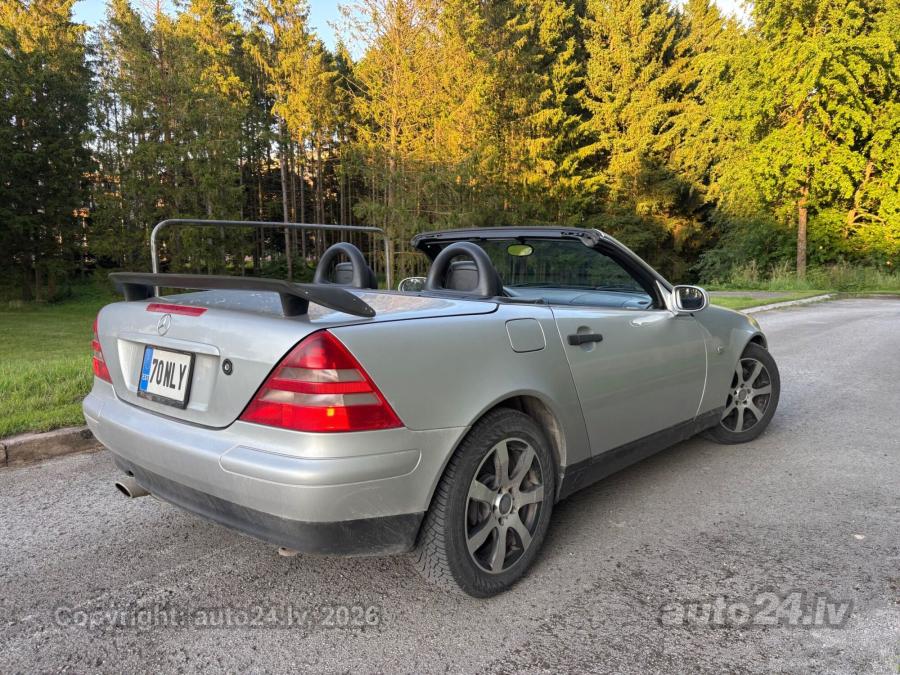 Pelēks Mercedes-Benz SLK-Class 1997 Tallina, ar dzinēja tilpumu 2.00 L un nobraukumu 175 tūkst. km par 2299 €, foto 5 vietnē AUTOMOTO.COM.LV
