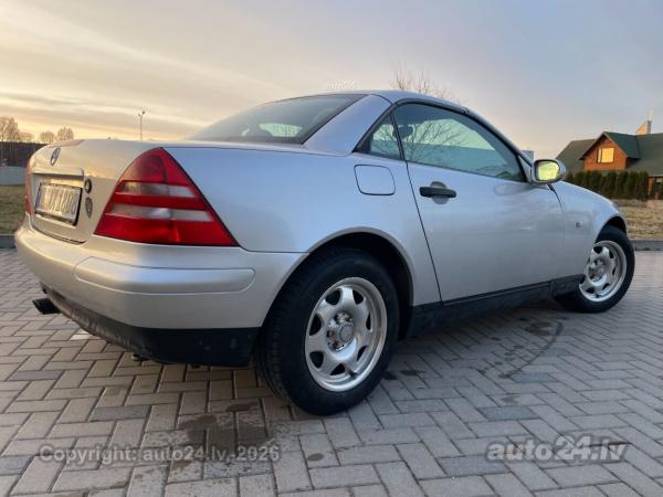 Pelēks Mercedes-Benz SLK-Class 1998 Tallina, ar dzinēja tilpumu 2.00 L un nobraukumu 235 tūkst. km par 2750 €, foto 1 vietnē AUTOMOTO.COM.LV