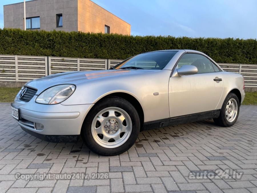 Pelēks Mercedes-Benz SLK-Class 1998 Tallina, ar dzinēja tilpumu 2.00 L un nobraukumu 235 tūkst. km par 2750 €, foto 2 vietnē AUTOMOTO.COM.LV