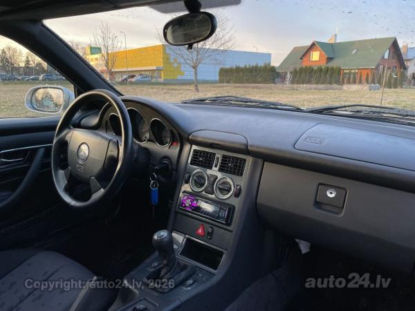Pelēks Mercedes-Benz SLK-Class 1998 Tallina, ar dzinēja tilpumu 2.00 L un nobraukumu 235 tūkst. km par 2750 €, foto 7 vietnē AUTOMOTO.COM.LV