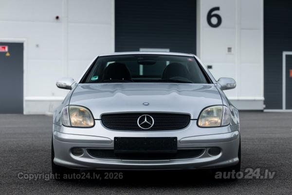 Pelēks Mercedes-Benz SLK-Class 2000 Tallina, ar dzinēja tilpumu 0.00 L un nobraukumu 225 tūkst. km par 5290 €, foto 3 vietnē AUTOMOTO.COM.LV