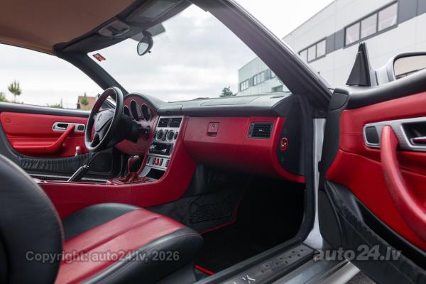 Pelēks Mercedes-Benz SLK-Class 2000 Tallina, ar dzinēja tilpumu 0.00 L un nobraukumu 225 tūkst. km par 5290 €, foto 5 vietnē AUTOMOTO.COM.LV