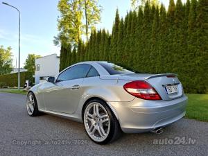Pelēks Mercedes-Benz SLK-Class 2005 Tallina, ar dzinēja tilpumu 3.50 L un nobraukumu 267 tūkst. km par 8900 €, foto 6 vietnē AUTOMOTO.COM.LV