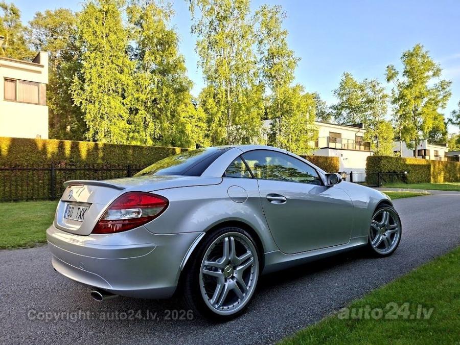 Pelēks Mercedes-Benz SLK-Class 2005 Tallina, ar dzinēja tilpumu 3.50 L un nobraukumu 267 tūkst. km par 8900 €, foto 10 vietnē AUTOMOTO.COM.LV