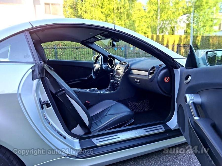 Pelēks Mercedes-Benz SLK-Class 2005 Tallina, ar dzinēja tilpumu 3.50 L un nobraukumu 267 tūkst. km par 8900 €, foto 19 vietnē AUTOMOTO.COM.LV