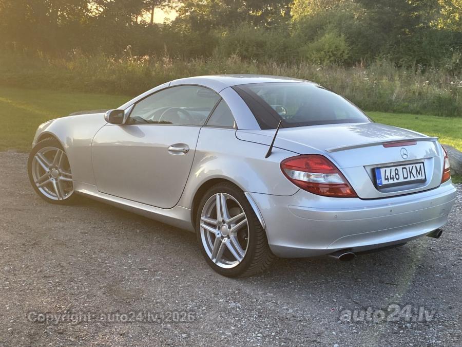 Pelēks Mercedes-Benz SLK-Class 2007 Tallina, ar dzinēja tilpumu 3.00 L un nobraukumu 13 tūkst. km par 11990 €, foto 5 vietnē AUTOMOTO.COM.LV