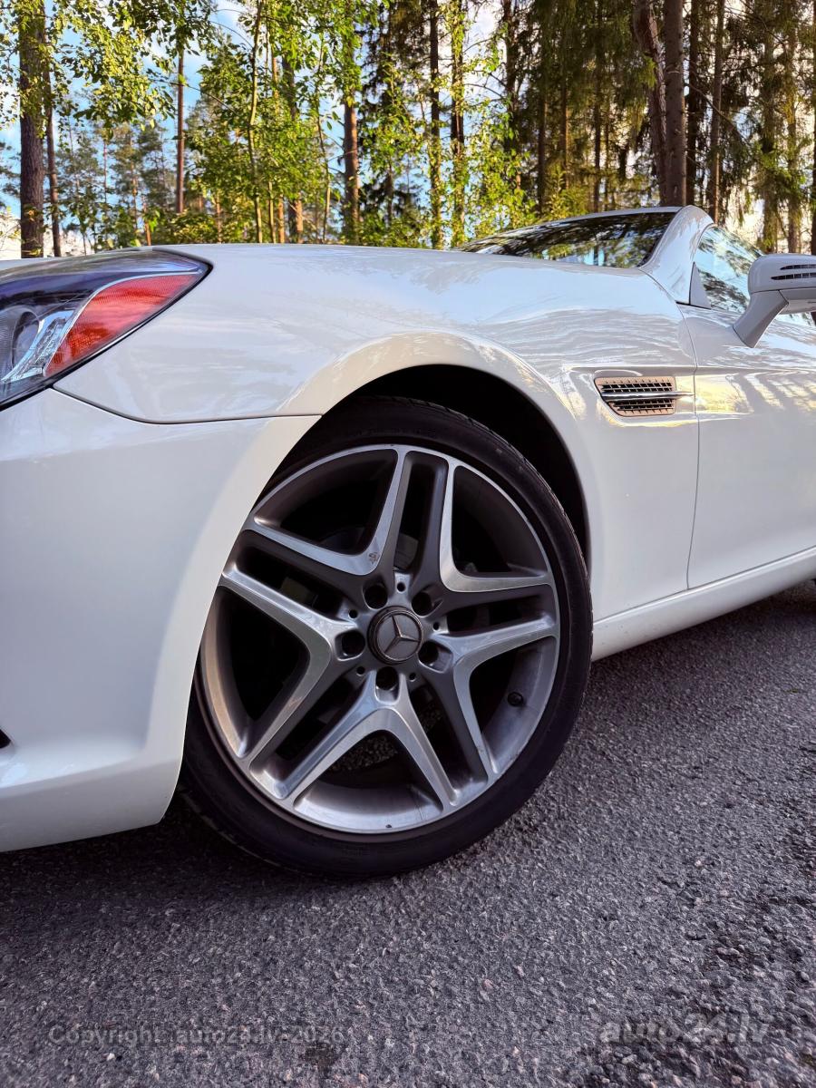 White Mercedes-Benz SLK-Class 2012 in Tallinn, with an engine capacity of 1.80 L and mileage of 110 thousand km for 18000 €, photo 8 on AUTOMOTO.COM.LV