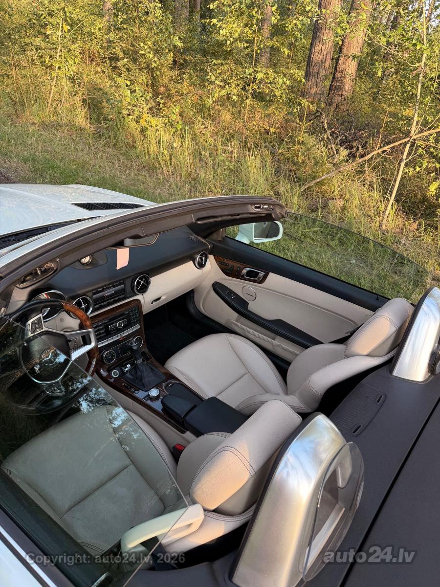 White Mercedes-Benz SLK-Class 2012 in Tallinn, with an engine capacity of 1.80 L and mileage of 110 thousand km for 18000 €, photo 9 on AUTOMOTO.COM.LV