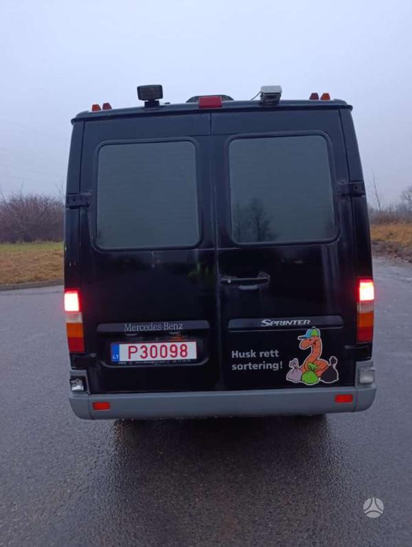 Black Mercedes-Benz Sprinter 2001 in Vilnius, with an engine capacity of 2.70 L and mileage of 268 thousand km for 6500 €, photo 3 on AUTOMOTO.COM.LV