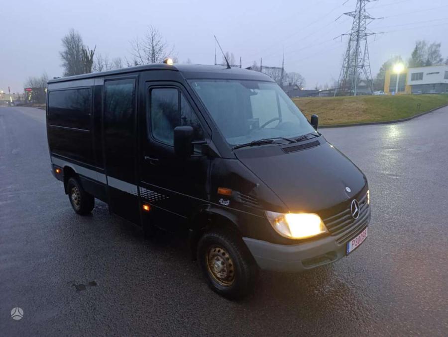 Black Mercedes-Benz Sprinter 2001 in Vilnius, with an engine capacity of 2.70 L and mileage of 268 thousand km for 6500 €, photo 4 on AUTOMOTO.COM.LV
