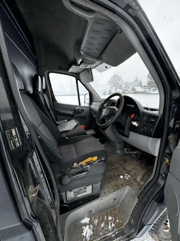 Black Mercedes-Benz Sprinter 2007 in Panevezys, with an engine capacity of 2.20 L and mileage of 300 thousand km for 3500 €, photo 10 on AUTOMOTO.COM.LV