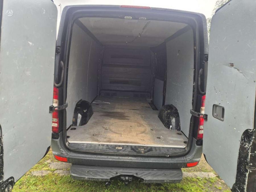 Black Mercedes-Benz Sprinter 2011 in Taurage, with an engine capacity of 2.20 L and mileage of 300 thousand km for 5500 €, photo 7 on AUTOMOTO.COM.LV