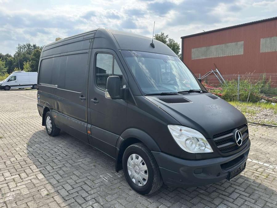 Black Mercedes-Benz Sprinter 2013 in Telschi, with an engine capacity of 2.14 L and mileage of 325 thousand km for 9000 €, photo 7 on AUTOMOTO.COM.LV