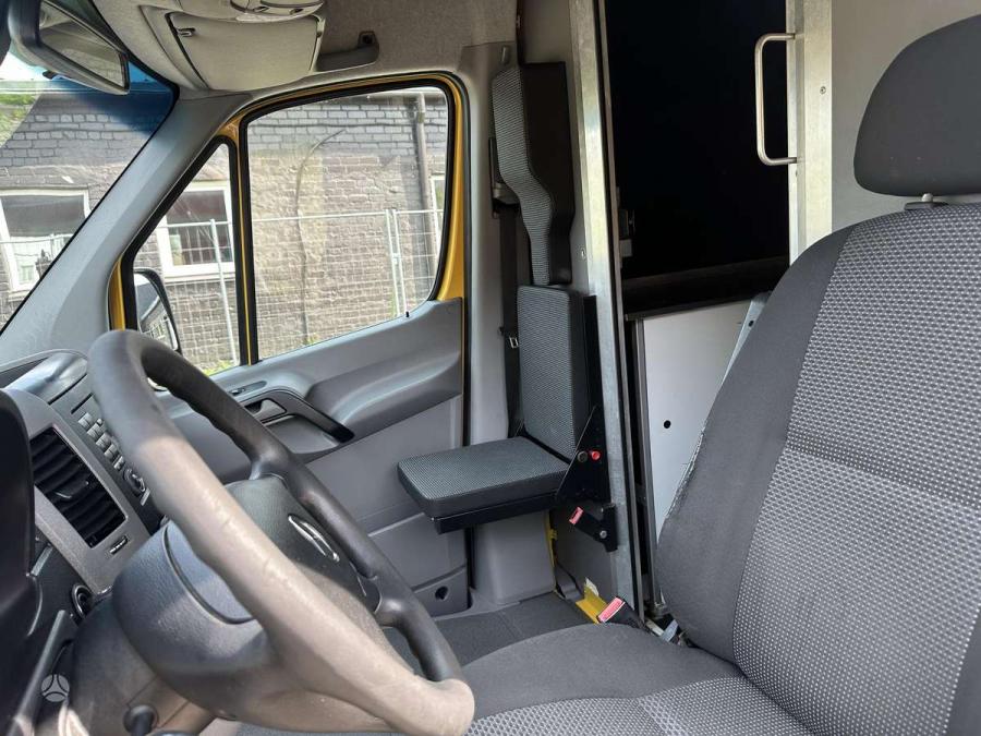 Black Mercedes-Benz Sprinter 2013 in Telschi, with an engine capacity of 2.14 L and mileage of 325 thousand km for 9000 €, photo 20 on AUTOMOTO.COM.LV