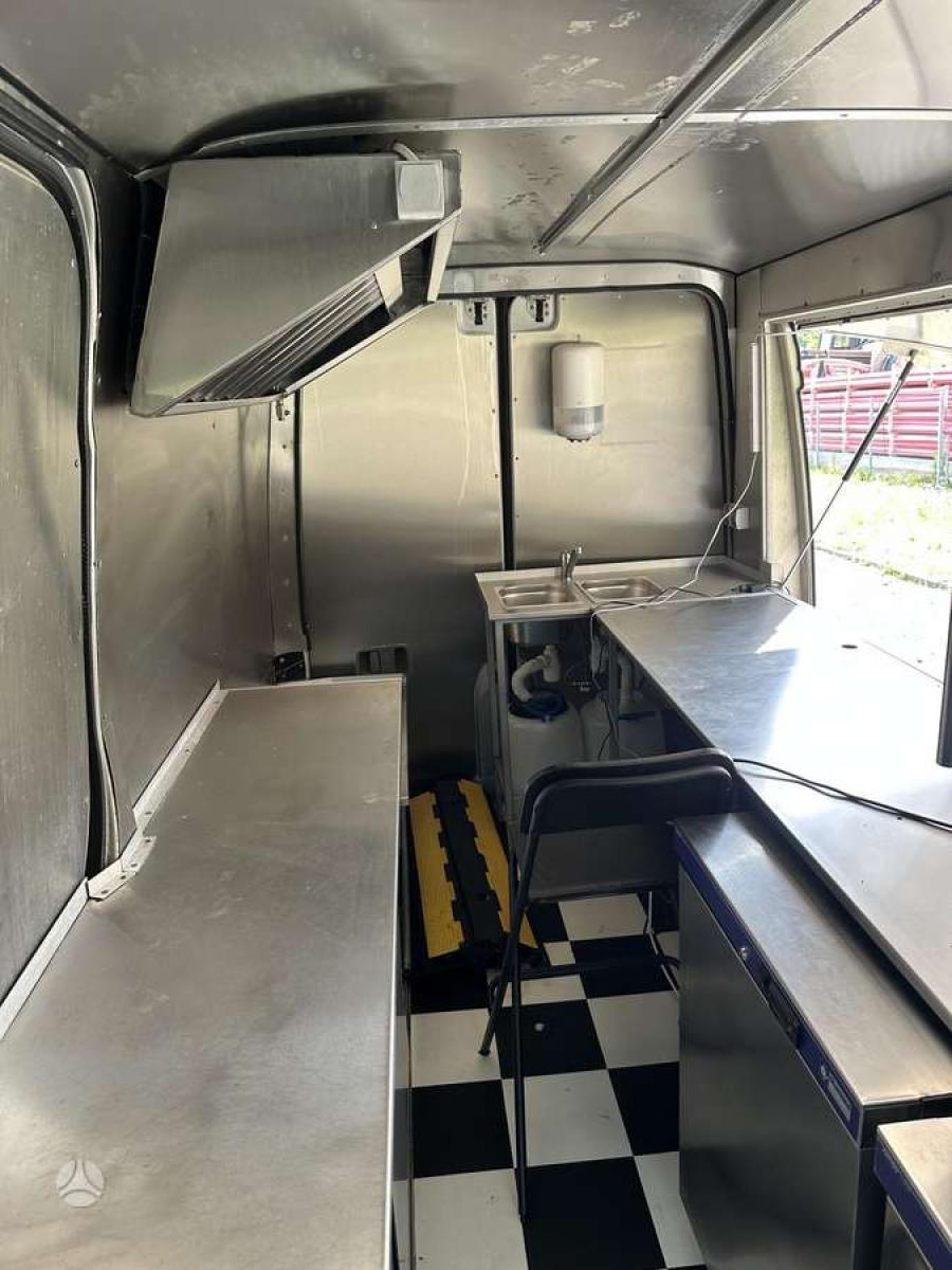 Black Mercedes-Benz Sprinter 2013 in Telschi, with an engine capacity of 2.14 L and mileage of 325 thousand km for 9000 €, photo 26 on AUTOMOTO.COM.LV