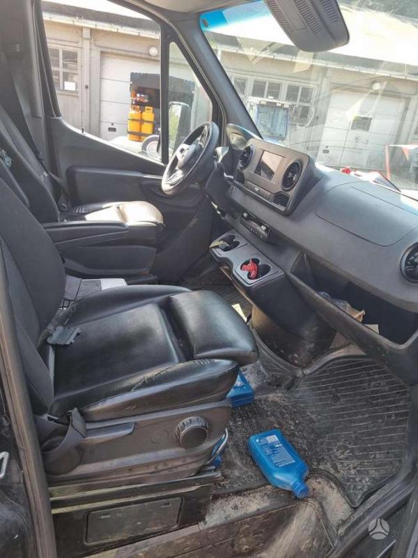 Melns Mercedes-Benz Sprinter 2019 Tauragė, ar dzinēja tilpumu 3.00 L un nobraukumu 340 tūkst. km par 13700 €, foto 4 vietnē AUTOMOTO.COM.LV