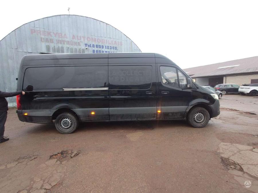 Black Mercedes-Benz Sprinter 2022 in Taurage, with an engine capacity of 2.00 L and mileage of 218 thousand km for 20000 €, photo 2 on AUTOMOTO.COM.LV
