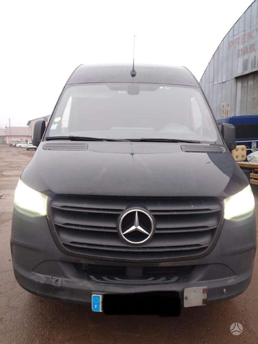 Black Mercedes-Benz Sprinter 2022 in Taurage, with an engine capacity of 2.00 L and mileage of 218 thousand km for 20000 €, photo 3 on AUTOMOTO.COM.LV