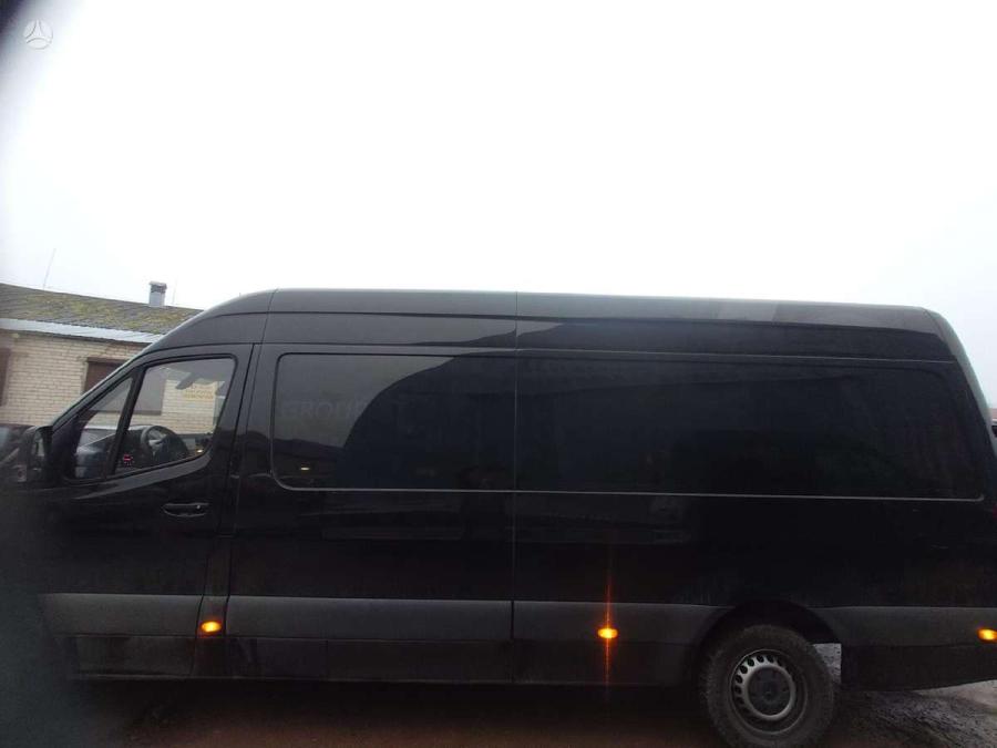 Black Mercedes-Benz Sprinter 2022 in Taurage, with an engine capacity of 2.00 L and mileage of 218 thousand km for 20000 €, photo 9 on AUTOMOTO.COM.LV