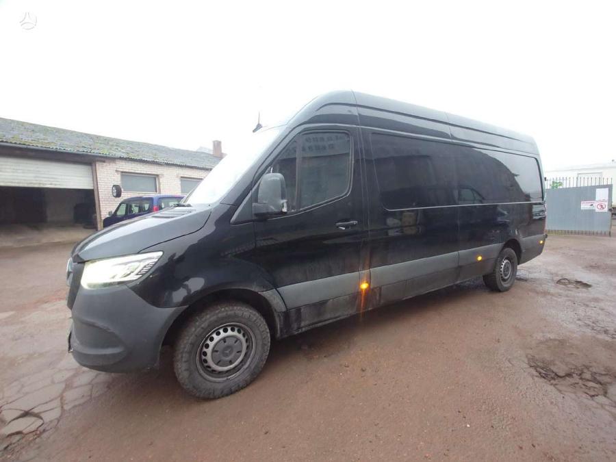 Black Mercedes-Benz Sprinter 2022 in Taurage, with an engine capacity of 2.00 L and mileage of 218 thousand km for 20000 €, photo 10 on AUTOMOTO.COM.LV