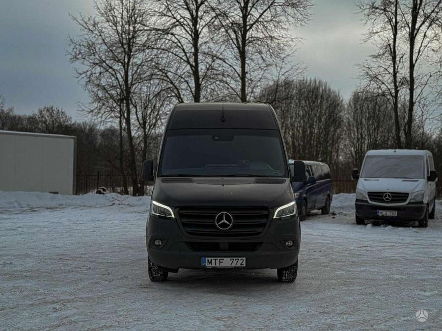 Melns Mercedes-Benz Sprinter 2023 Jurbarkas, ar dzinēja tilpumu 1.95 L un nobraukumu 647 tūkst. km par 36500 €, foto 1 vietnē AUTOMOTO.COM.LV
