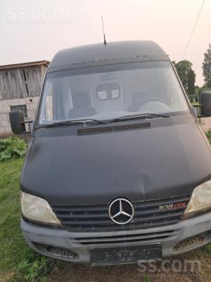 Black Mercedes-Benz Sprinter 2001 in Aizkraukle, with an engine capacity of 2.20 L and mileage of 303 thousand km for 2200 €, photo 1 on AUTOMOTO.COM.LV