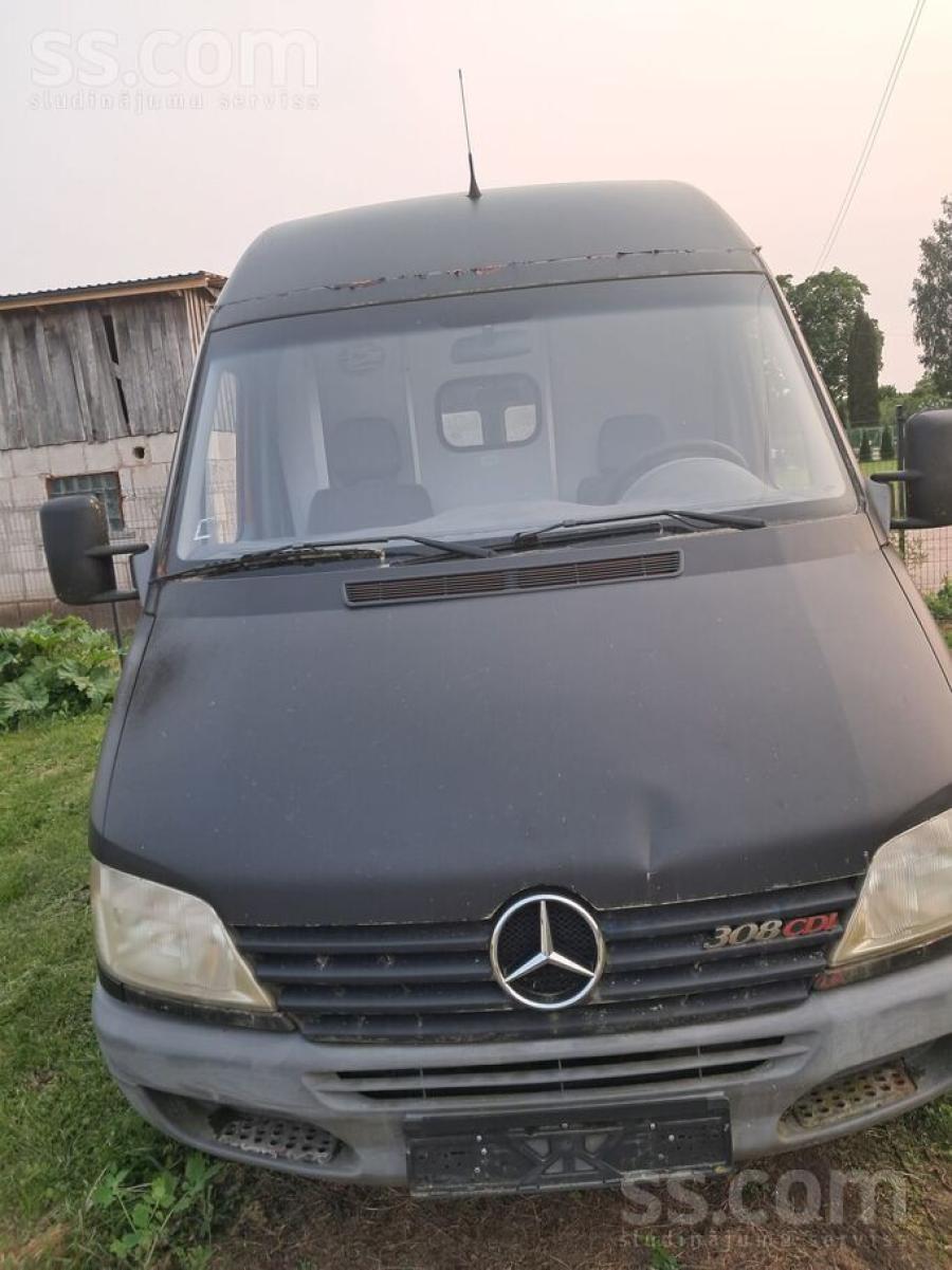 Black Mercedes-Benz Sprinter 2001 in Aizkraukle, with an engine capacity of 2.20 L and mileage of 303 thousand km for 2200 €, photo 1 on AUTOMOTO.COM.LV