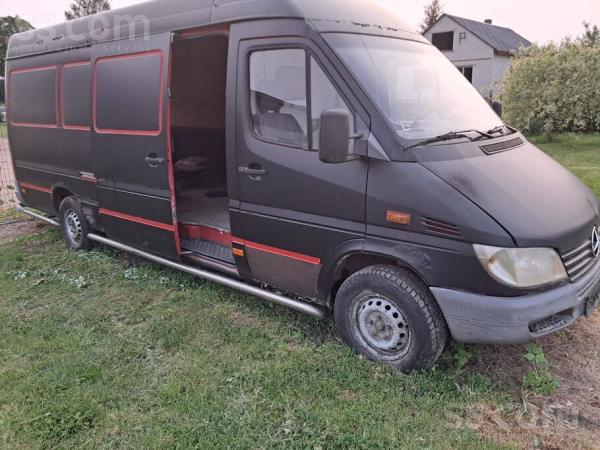Black Mercedes-Benz Sprinter 2001 in Aizkraukle, with an engine capacity of 2.20 L and mileage of 303 thousand km for 2200 €, photo 2 on AUTOMOTO.COM.LV
