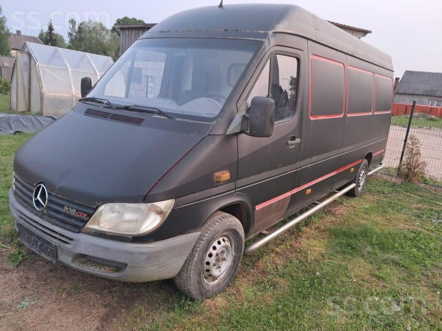 Black Mercedes-Benz Sprinter 2001 in Aizkraukle, with an engine capacity of 2.20 L and mileage of 303 thousand km for 2200 €, photo 3 on AUTOMOTO.COM.LV