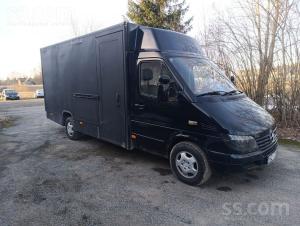 Melns Mercedes-Benz Sprinter 2003 Rīga, ar dzinēja tilpumu 2.20 L un nobraukumu 450 tūkst. km par 5200 €, foto  vietnē AUTOMOTO.COM.LV