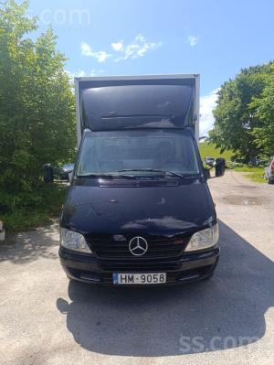 Melns Mercedes-Benz Sprinter 2003 Rīga, ar dzinēja tilpumu 2.70 L un nobraukumu 472 tūkst. km par 7000 €, foto  vietnē AUTOMOTO.COM.LV