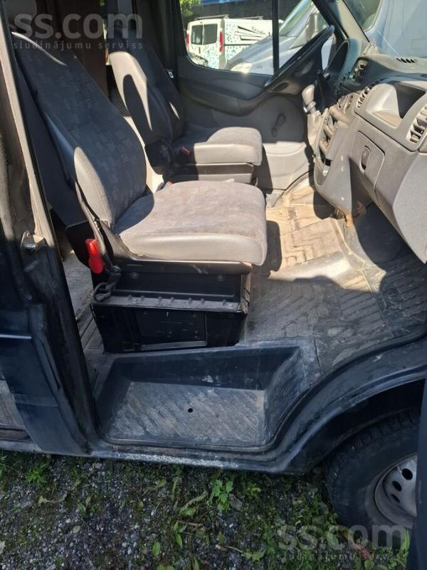 Melns Mercedes-Benz Sprinter 2005 Rīga, ar dzinēja tilpumu 2.20 L un nobraukumu 839 tūkst. km par 2300 €, foto 7 vietnē AUTOMOTO.COM.LV