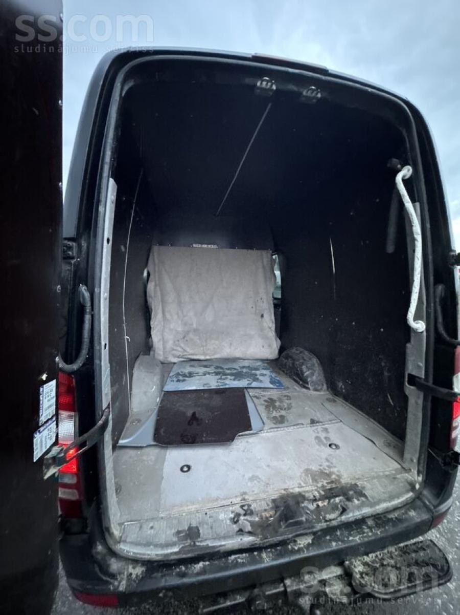 Melns Mercedes-Benz Sprinter 2007 Liepāja, ar dzinēja tilpumu 2.20 L un nobraukumu 0 tūkst. km par 3900 €, foto 6 vietnē AUTOMOTO.COM.LV