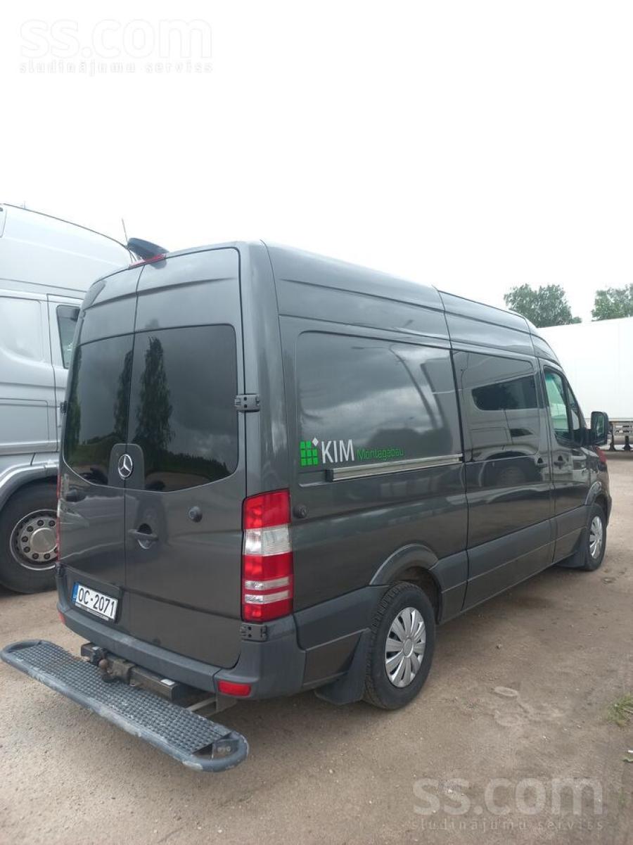 Black Mercedes-Benz Sprinter 2016 in Jekabpils, with an engine capacity of 2.10 L and mileage of 175 thousand km for 16500 €, photo 3 on AUTOMOTO.COM.LV