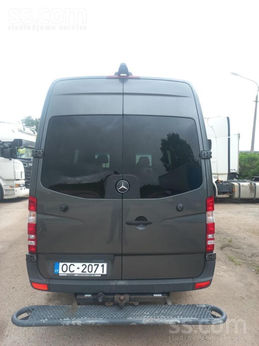 Black Mercedes-Benz Sprinter 2016 in Jekabpils, with an engine capacity of 2.10 L and mileage of 175 thousand km for 16500 €, photo 4 on AUTOMOTO.COM.LV