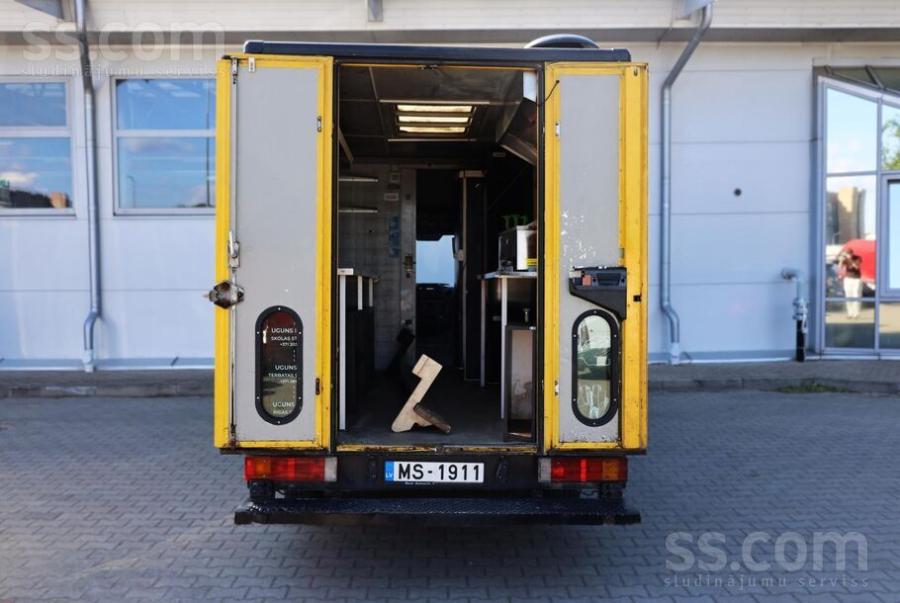 Melns Mercedes-Benz Sprinter 2001 Rīga, ar dzinēja tilpumu 2.20 L un nobraukumu 0 tūkst. km par 10995 €, foto 6 vietnē AUTOMOTO.COM.LV