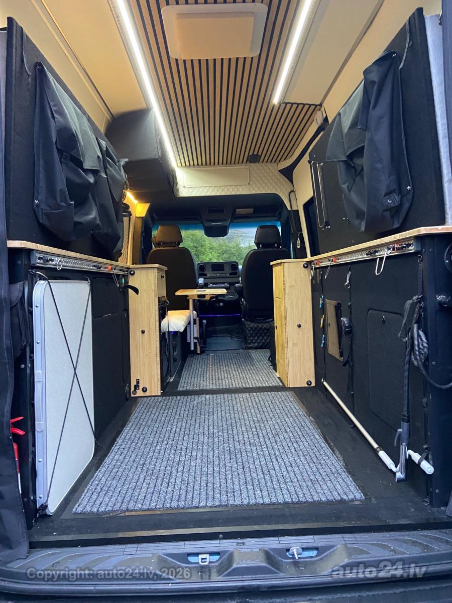 Melns Mercedes-Benz Sprinter 2020 Tallina, ar dzinēja tilpumu 2.10 L un nobraukumu 41 tūkst. km par 58000 €, foto 15 vietnē AUTOMOTO.COM.LV