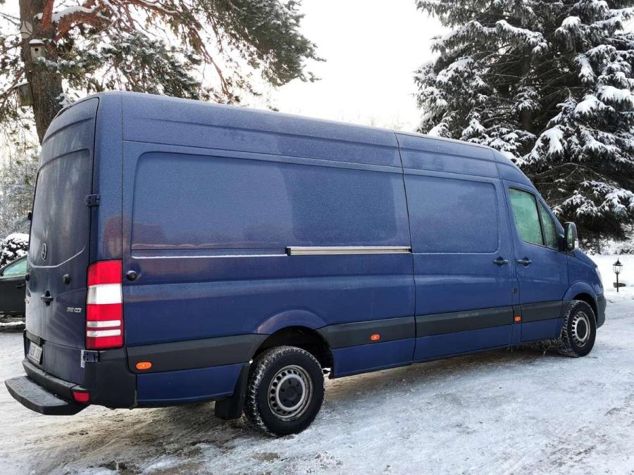 Blue Mercedes-Benz Sprinter 2015 in Siauliai, with an engine capacity of 2.14 L and mileage of 147 thousand km for 6999 €, photo 3 on AUTOMOTO.COM.LV